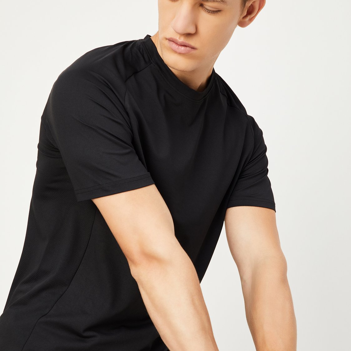 Buy Men Solid Slim Fit Active T-shirt Online at just Rs. 599.0 ...