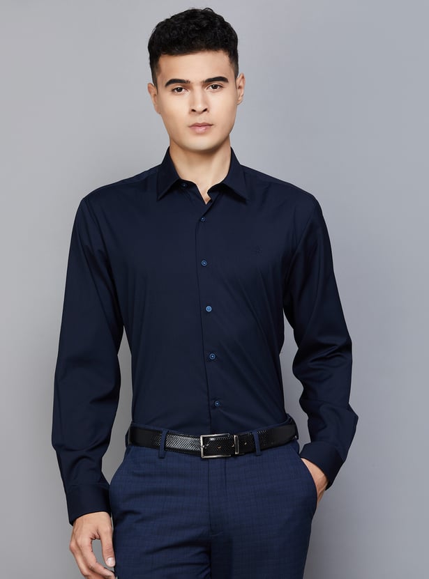 Buy ARROW Solid Slim Fit Formal Shirt from Arrow at just INR 3476.0