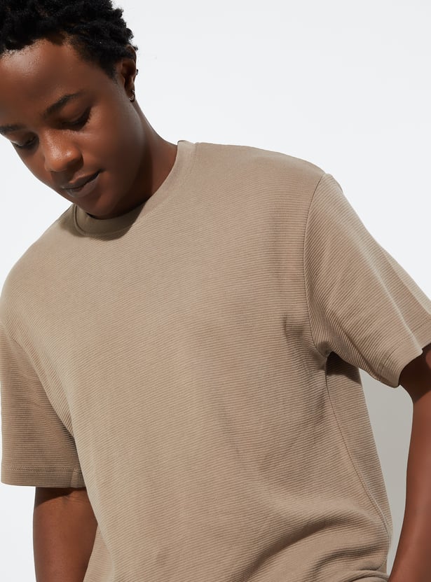 Buy URB_N Men Relaxed Fit Textured T-shirt Online at just Rs. 399.0 ...