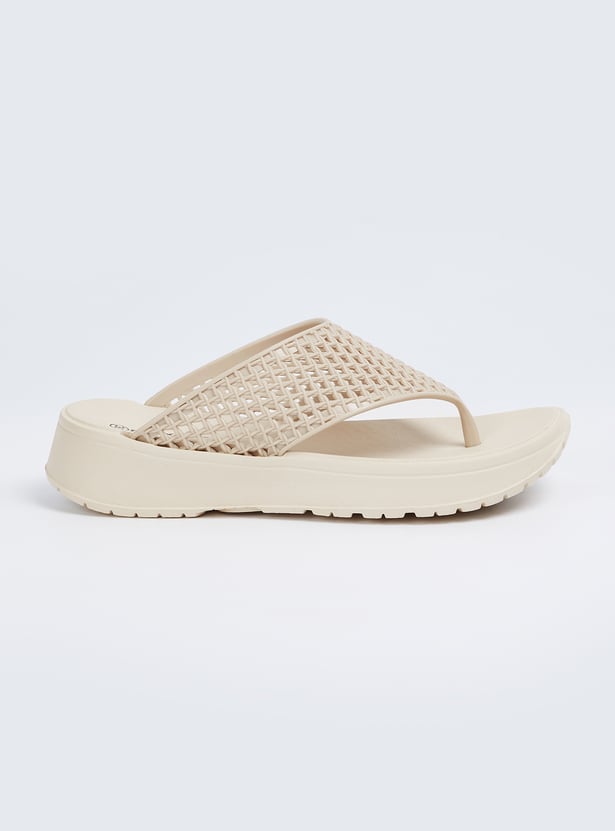 Buy Women Textured Flip Flops Online at just Rs. 399.0 - 1000014390406 ...