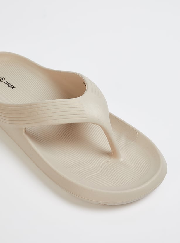 Buy Men Textured Flip Flops Online at just Rs. 399.0 - 1000015164930 ...