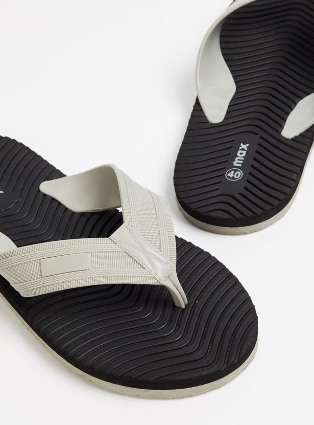 Buy Men Textured Flip Flops Online at just Rs. 299.0 - 1000015380438 ...