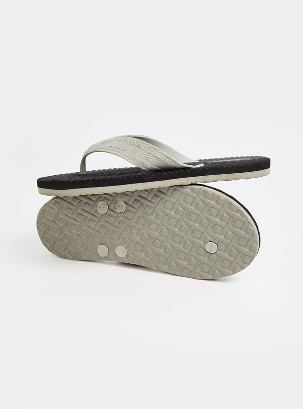 Buy Men Textured Flip Flops Online at just Rs. 299.0 - 1000015380444 ...